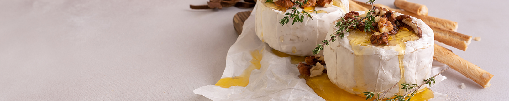 Brânză Brie la cuptor. Vezi reteta - Freshful.ro - Freshful.ro