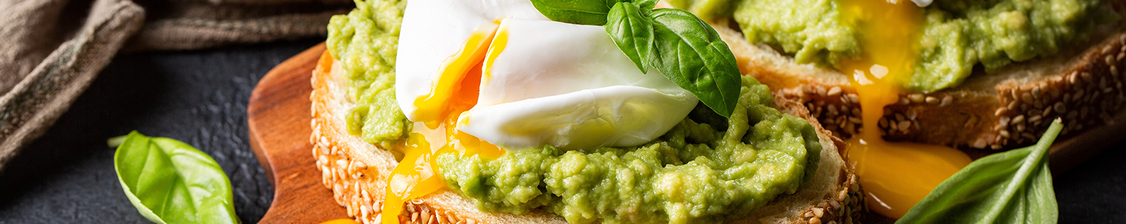 Toast cu avocado și ou poșat. Vezi reteta - Freshful.ro - Freshful.ro