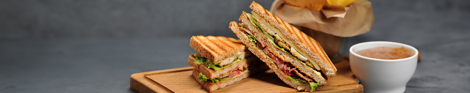 Sendviș cu piept de pui. Vezi reteta - Freshful.ro - Freshful.ro