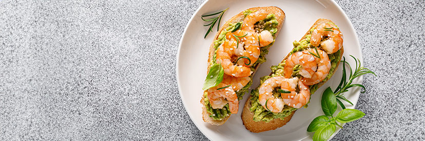 Toast cu avocado și creveți. Vezi reteta - Freshful.ro - Freshful.ro